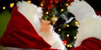 How Coca-Cola Actually Changed Santa's Appearance - The Fact Site