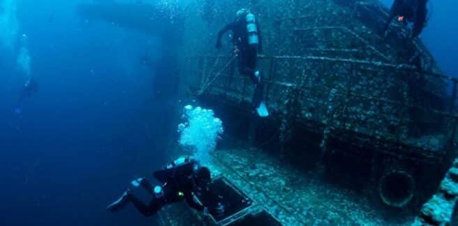 The Great Carrier Reef - Largest Fabricated Reef Ever - The Fact Site