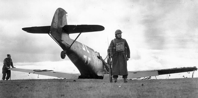 The World War II Ace Pilot with No Legs - The Fact Site