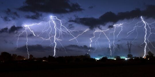 What Causes Thunder And Lightning? - The Fact Site