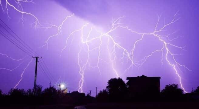 What Causes Thunder And Lightning? - The Fact Site