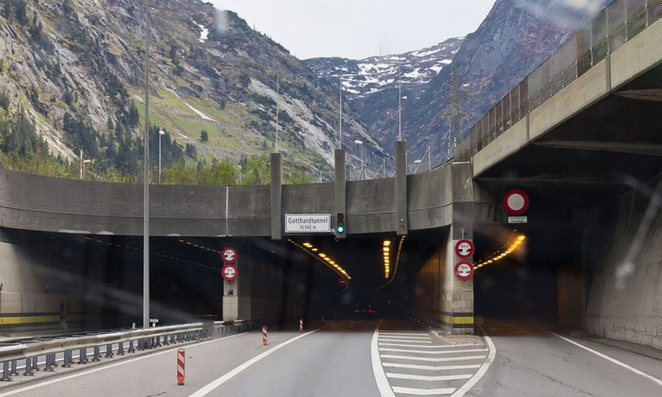 Faszinierend St Gotthard Road Tunnel Ebenbild