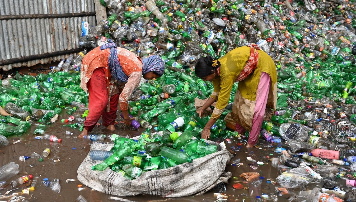 10 Facts About Plastic That Aren't So Fantastic - The Fact Site