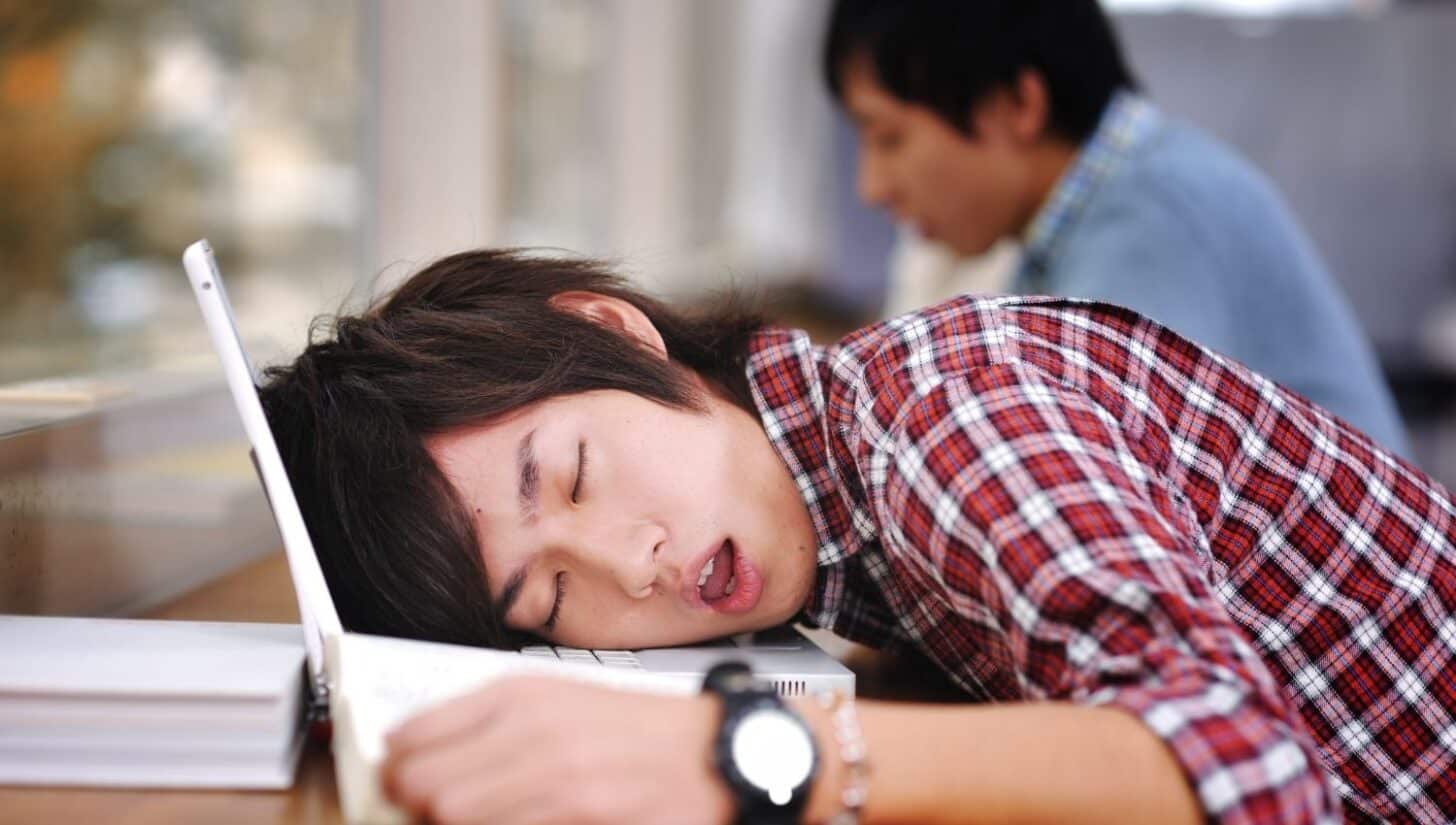 15 Paralyzing Facts About Procrastination - The Fact Site